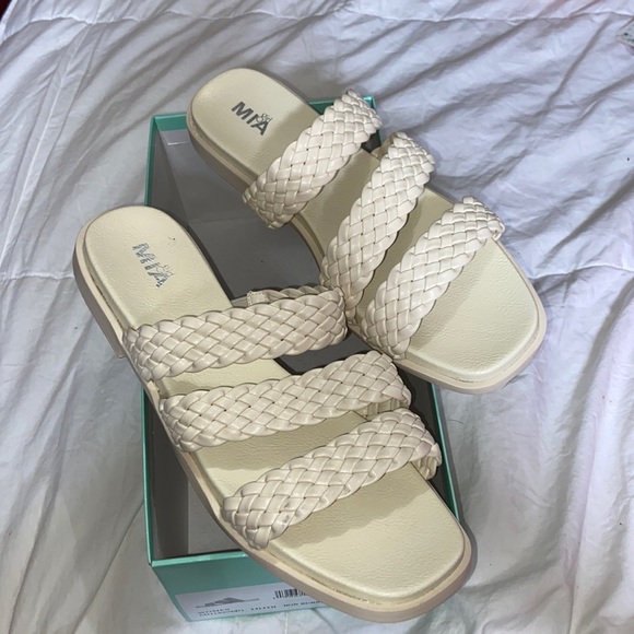 MIA | Shoes | Nwt Mia Sandals | Poshmark